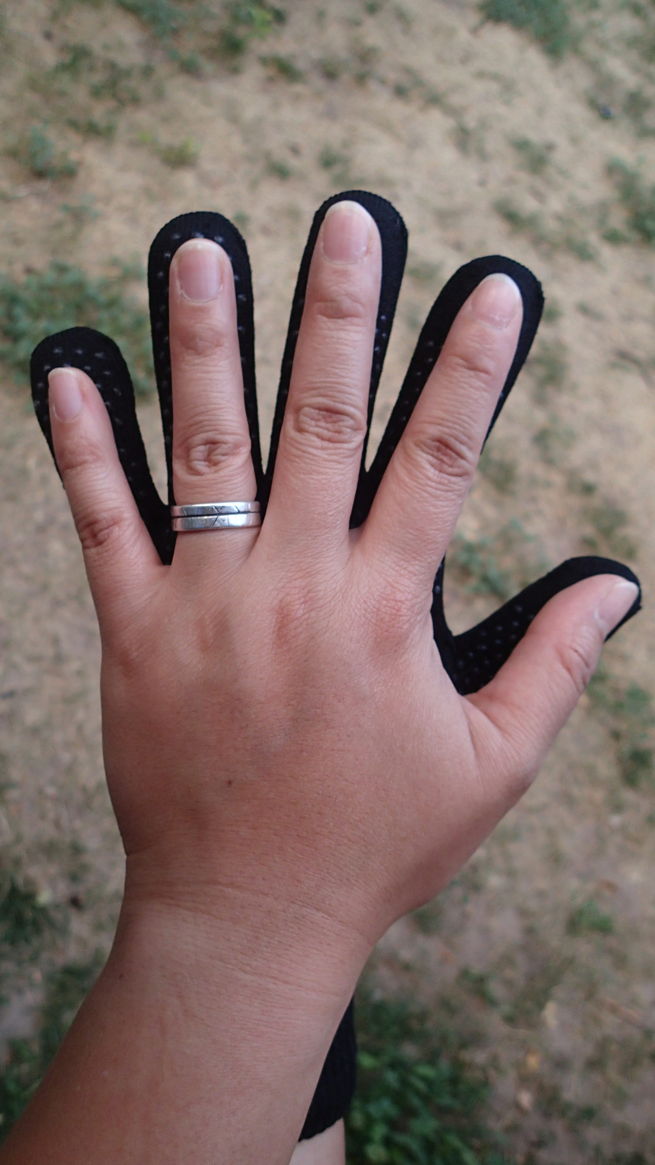 Gear Review: Hanz Tap Knit Waterproof Touchscreen Gloves - The Trek